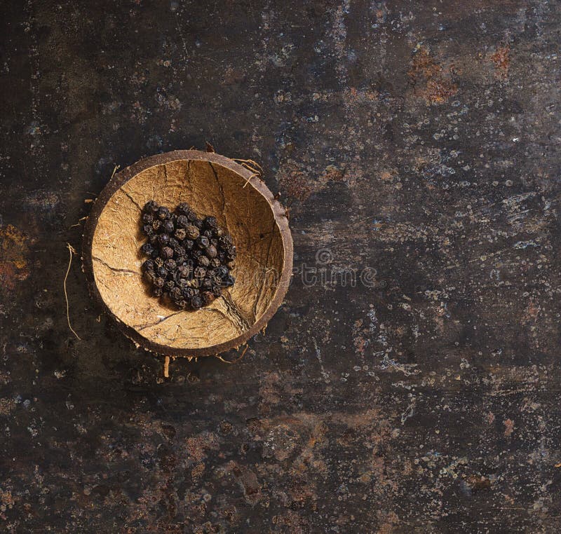 Black Pepper in a Coconut Shell Stock Photo - Image of shell, seasoning ...