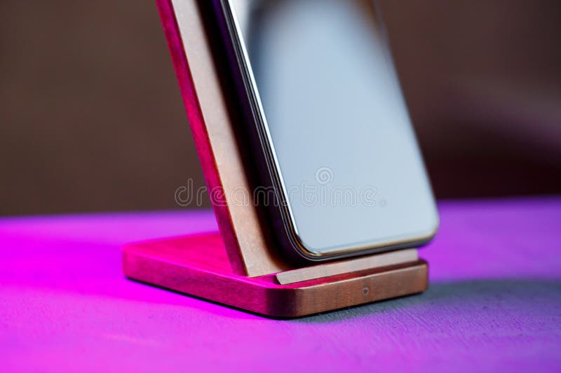 Black Phone Stands Wooden Stand Wireless Charging Stock Photos - Free ...