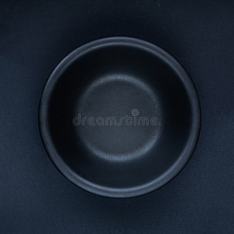 Black Plate on a Black Background Top View. Dinner Table Setting Stock ...