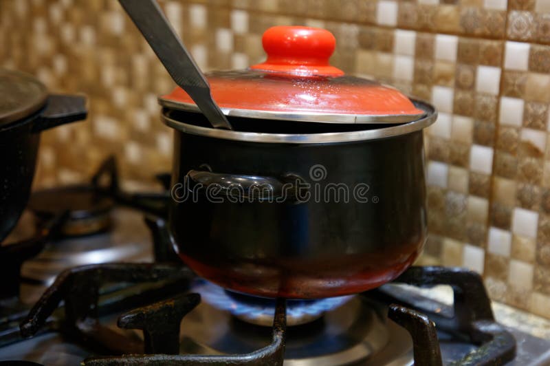 Black Pot Red Lid Sits Stove Burner Stock Photos - Free & Royalty-Free ...