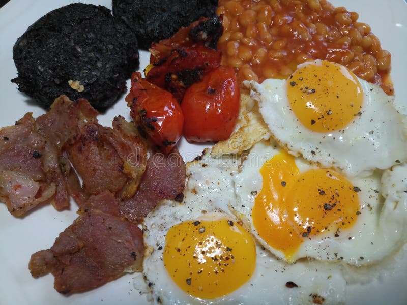 Large English Breakfast with Three Eggs, Crispy Bacon and Beans Stock ...