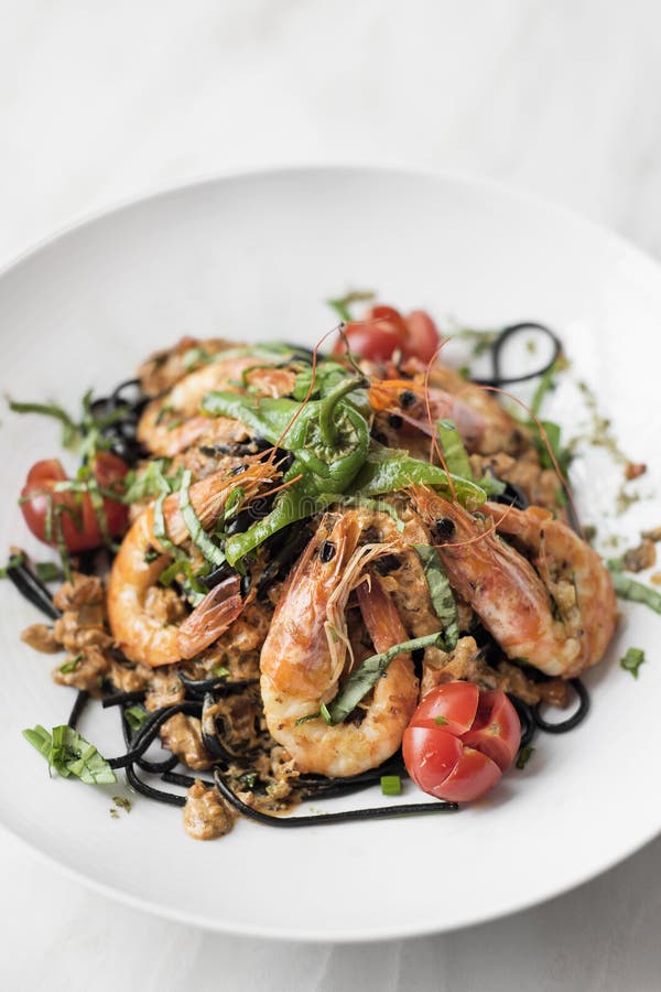 Black Squid Ink Spaghetti Pasta with Shrimp and Mixed Vegetables Stock ...