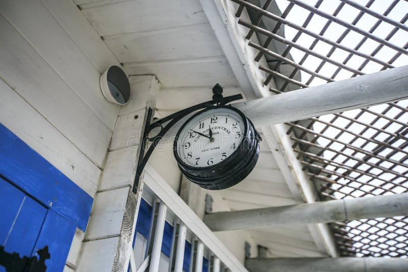 Train Station Vintage Clock Editorial Photo - Image of retro, circle ...