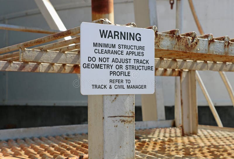 Black and White Warning - Minimum Structure Clearance Applies Sign ...