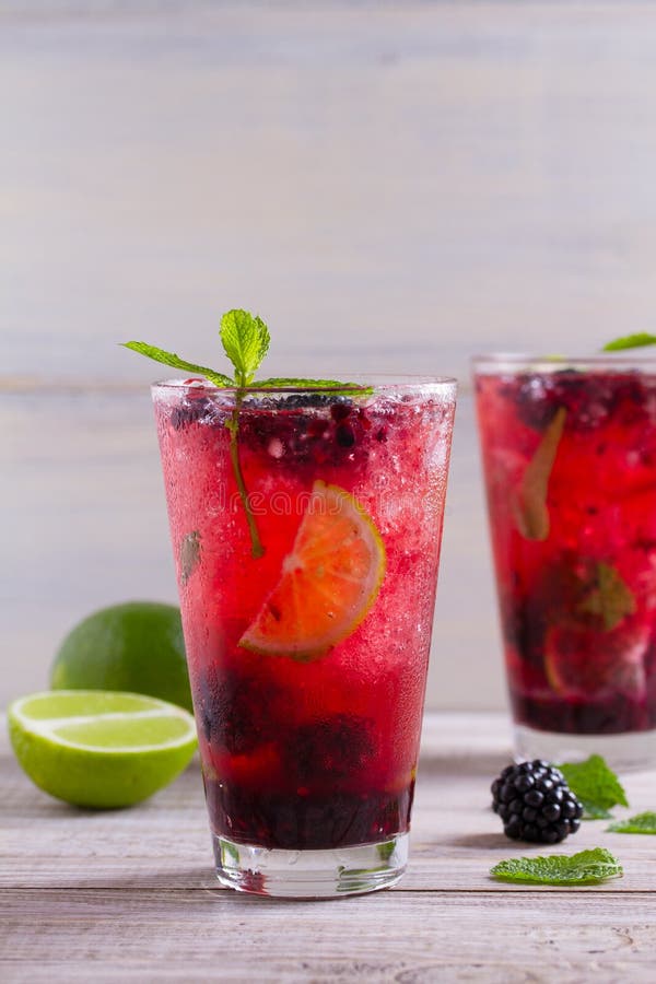 Blackberry Mojito Cocktail with Berries, Lime and Mint. Summer Berry ...