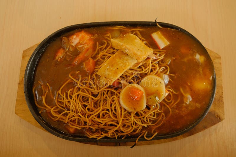 Blackpepper Sizzling Yee Mee Stock Image - Image of japanese, noodles ...