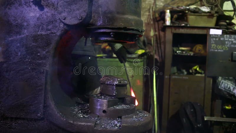 Automatic Hammering - Blacksmith Forging Red Hot Iron on Anvil, Extreme ...
