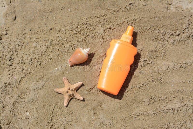 Blank Bottle of Sunscreen, Starfish and Seashell on Sand, Flat Lay ...
