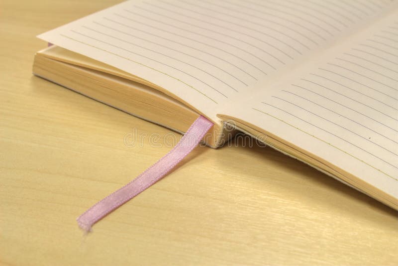 Blank Memo Note on Wood Table Stock Photo - Image of wood, note: 61626700