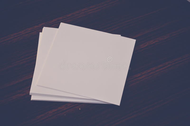 Stack of Three Empty Papers Mockup Template Stock Vector - Illustration ...