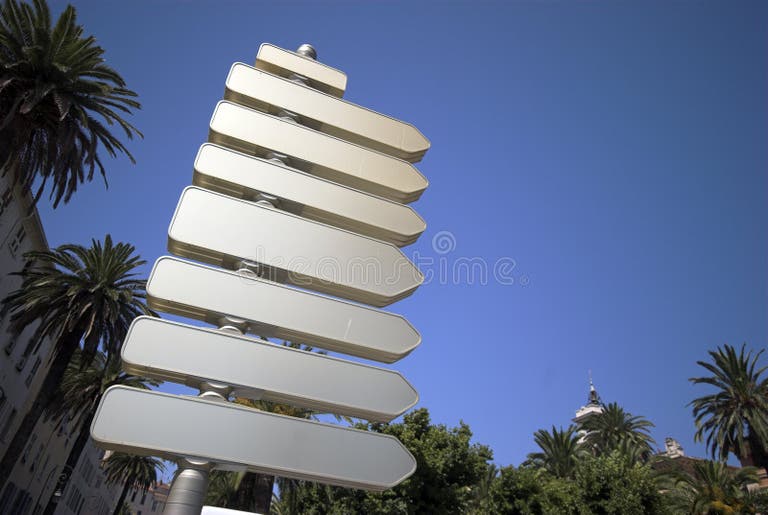 Blank Street Signs Stock Illustrations – 8,477 Blank Street Signs Stock ...