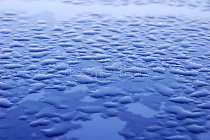 Wasser als Tropfen stockbild. Bild von tröpfchen, flüssigkeit - 3803679