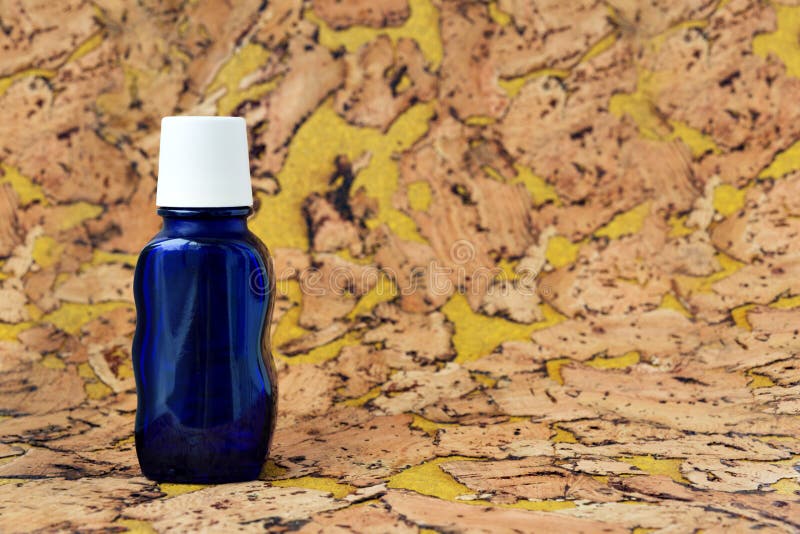 Blaue Phiole Der Leeren Glasphiole Stockfoto - Bild von luftblase ...