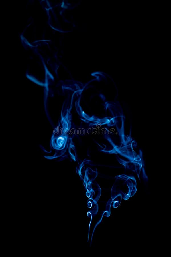 Blaue Rauchringe Auf Schwarzem Hintergrund Stockfoto - Bild von kurve ...