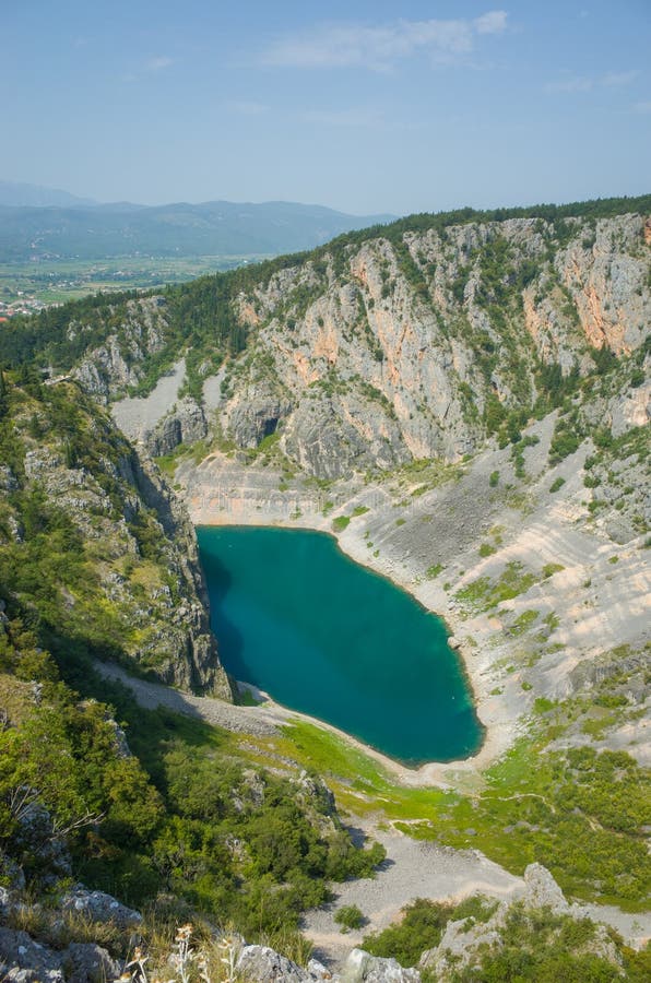 Roter See in Imotski stockbild. Bild von wasser, nave - 46602007
