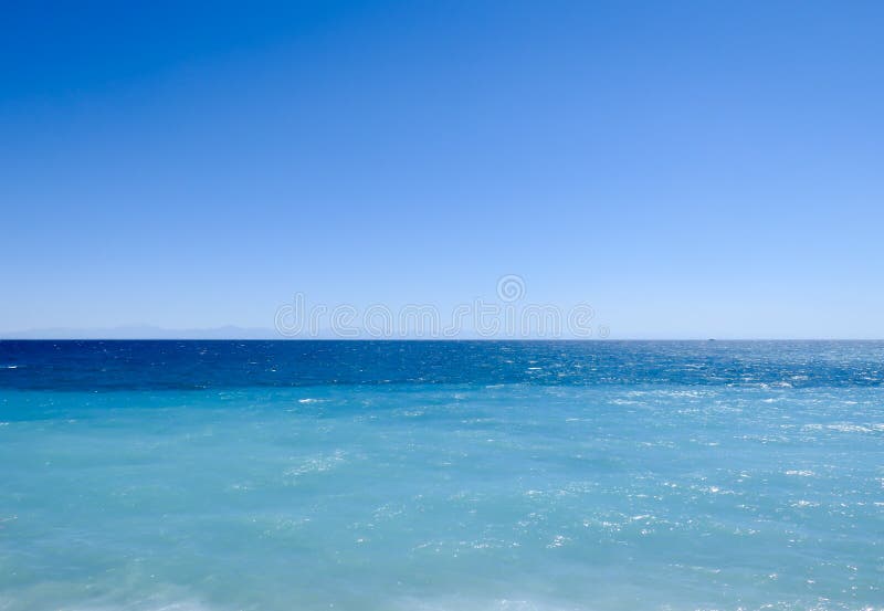 Blaues Meer stockbild. Bild von harmonie, strand, reise - 153540527