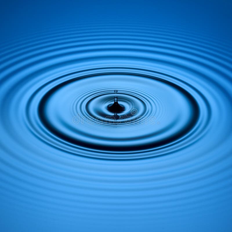Blaues Wasser-Tropfen stockfoto. Bild von effekt, blau - 6663512