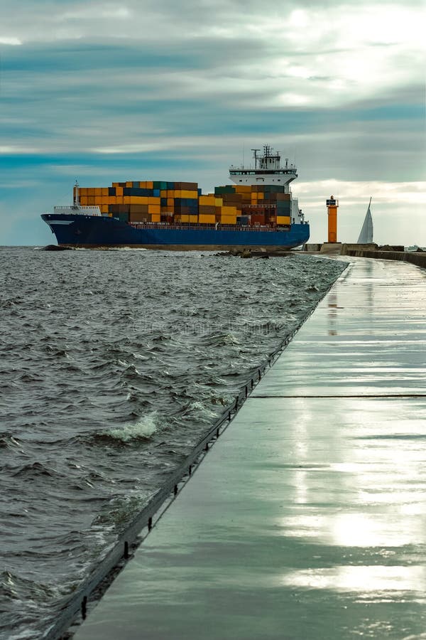 Blauw containerschip stock afbeelding. Image of resultaten - 117815239