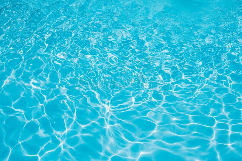 Blauw En Helder Water in Zwembad Stock Afbeelding - Image of ...