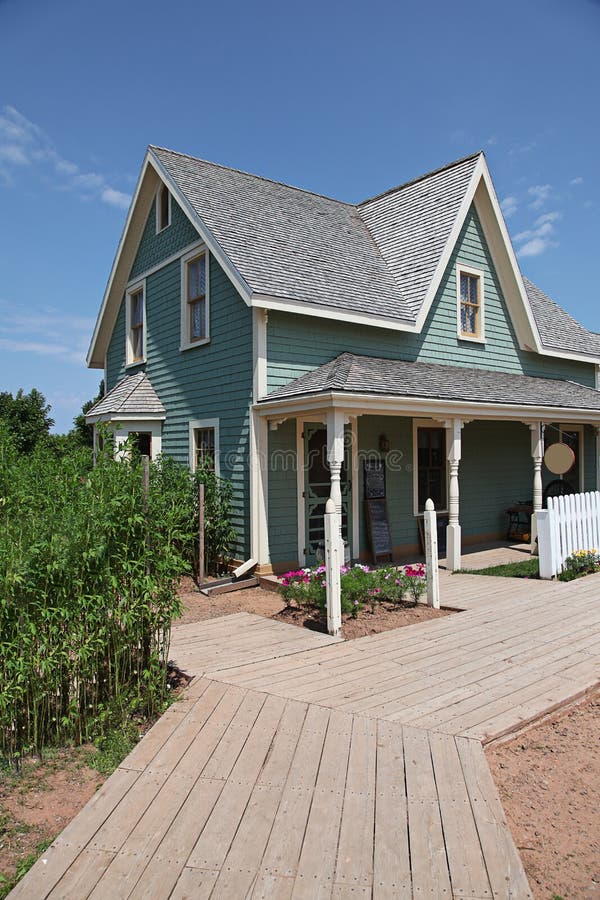 Groot Huis stock foto. Image of buiten, newfoundland, gras - 248542