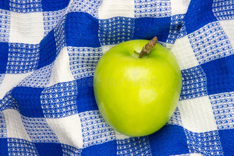 Blauwe En Witte Geruite Lijstdoek Met Groene Appel Stock Foto - Image ... Blauwe En Witte Geruite Lijstdoek Met Groene Appel Stock Foto - Image ...