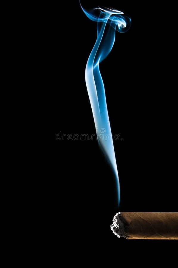 Blauwe rook van sigaar stock afbeelding. Image of neiging - 14163459