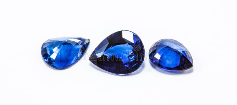 Blauwe saffier stock afbeelding. Image of mineraal, saffier - 31671601