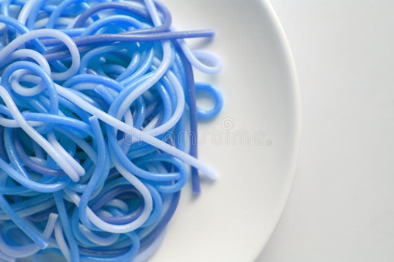 Bleu de spaghetti image stock. Image du rafraîchissement - 5246929