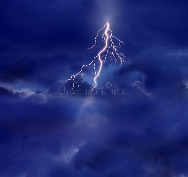 Bliksem in de nacht stock afbeelding. Image of elektrisch - 7786329