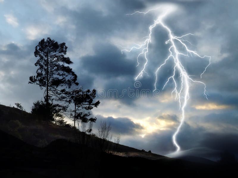 Blikseminslag met bliksem stock foto. Afbeelding bestaande uit ...
