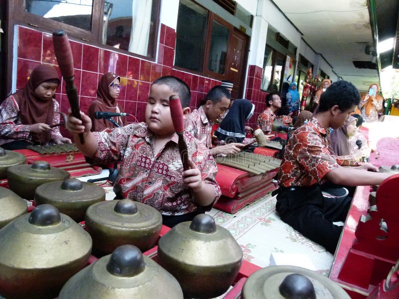 Blind students editorial photography. Image of instruments - 65555202