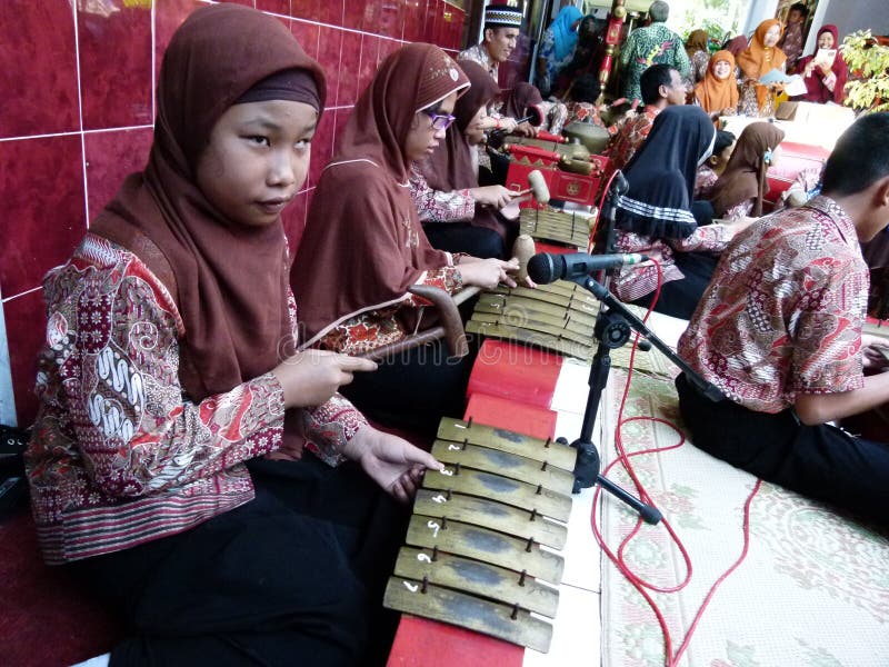 Blind students editorial photography. Image of instruments - 65555202