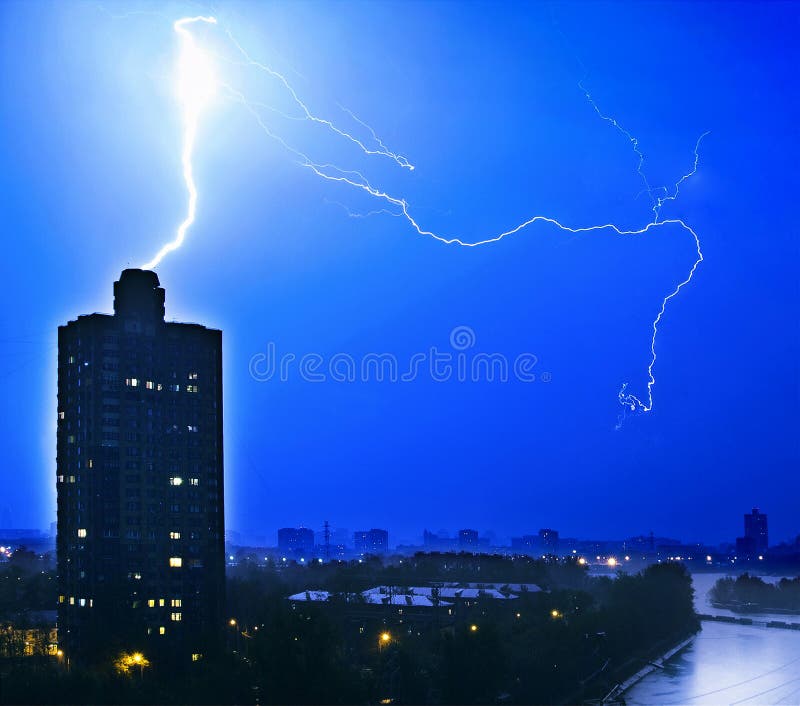 Blixt arkivfoto. Bild av laddning, liggande, energi, natur - 24715564