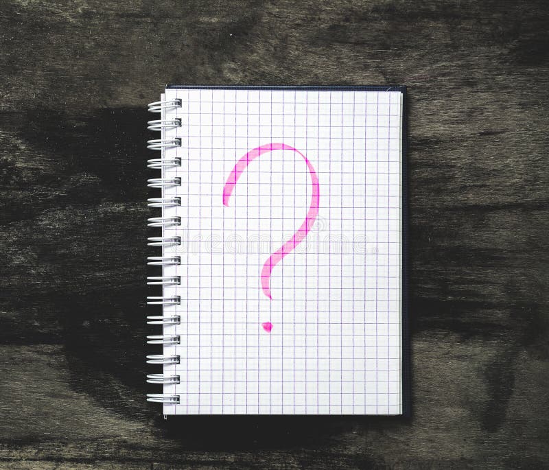 Bloc-notes Et Point D'interrogation Sur La Table Image stock - Image du ...