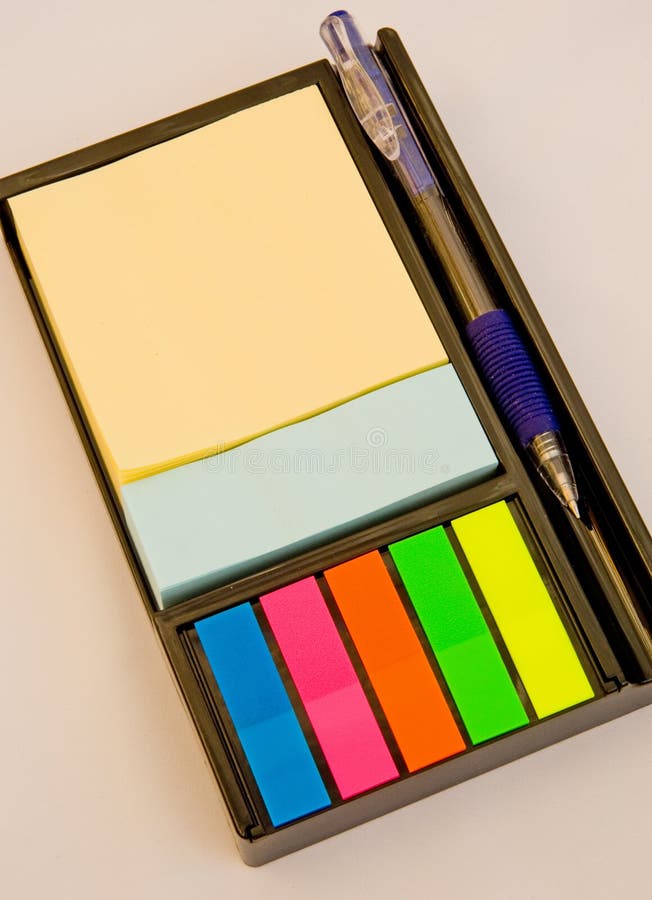 Bloc-notes multicolore. photo stock. Image du bureau - 17523408