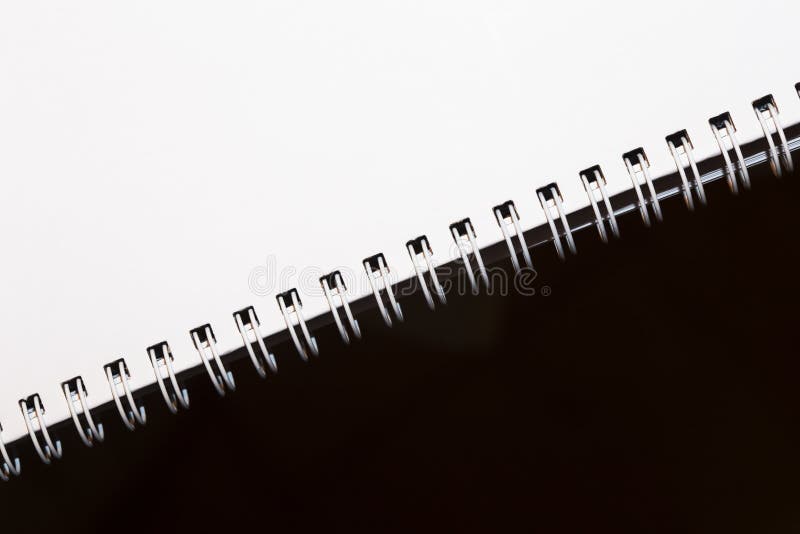 Bloc-notes Noir Et Blanc De Spirale De Demi-page Photo stock - Image of ...