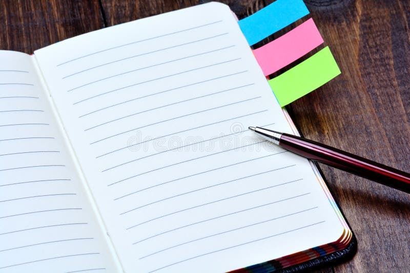 Ultime Notizie Parole Sul Tavolo Fotografia Stock - Immagine di gioco ...