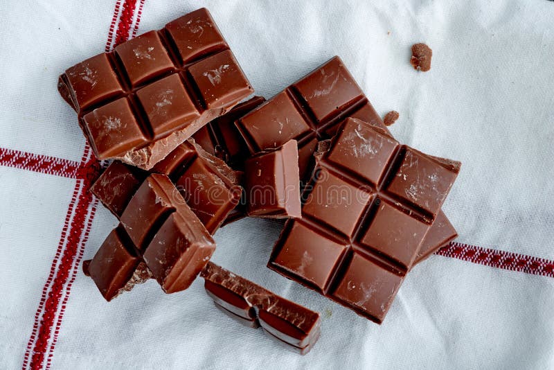Block der Schokolade stockfoto. Bild von scheibe, stapel - 105213954
