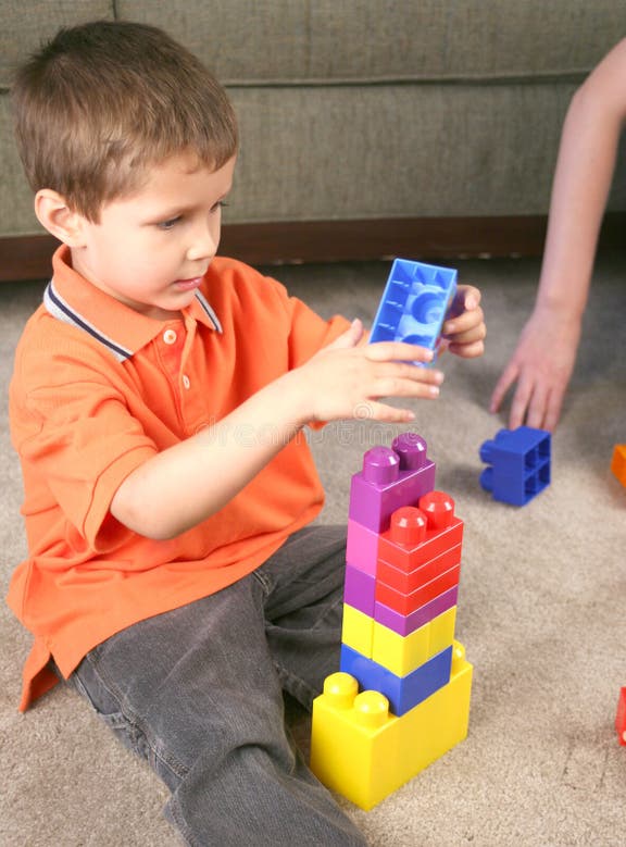 Blockerar Den Leka Litet Barn Fotografering för Bildbyråer - Bild av ...