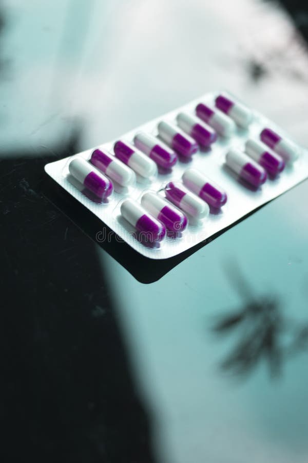 Bloco De Bolha Da Medicina Dos Comprimidos Da Droga Foto de Stock ...
