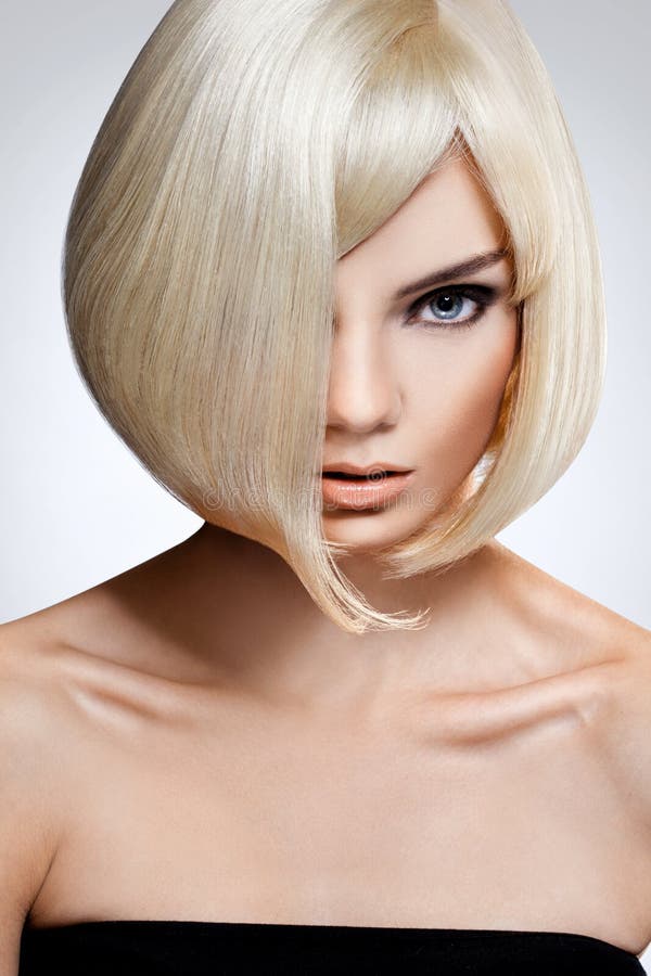 Blondes Haar Frau Im Haarsalon Stockbild - Bild von jung, friseur: 46763871