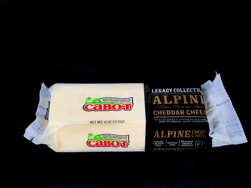 Queso De Cheddar Envejecido, Rebanadas, Tarjeta De Corte Imagen de ...