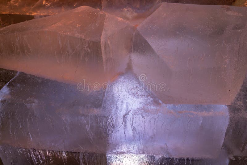 Bloques De Hielo Con Luces De Colores. Hielo Brillante Imagen de ...