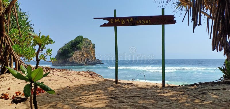 Moderate Sea Waves Hitting the Rocks Stock Image - Image of water ...
