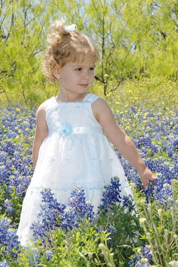 7+ Little girl bonnet flowers Free Stock Photos - StockFreeImages