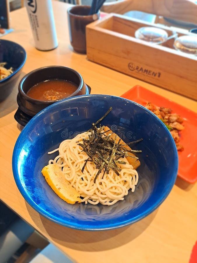 Blue bowl and dry ramen editorial stock image. Image of bowl - 261798514