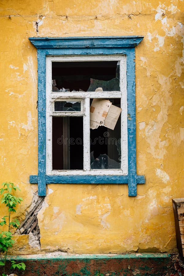 Home Construction Debri Woman Stock Photos - Free & Royalty-Free Stock ...