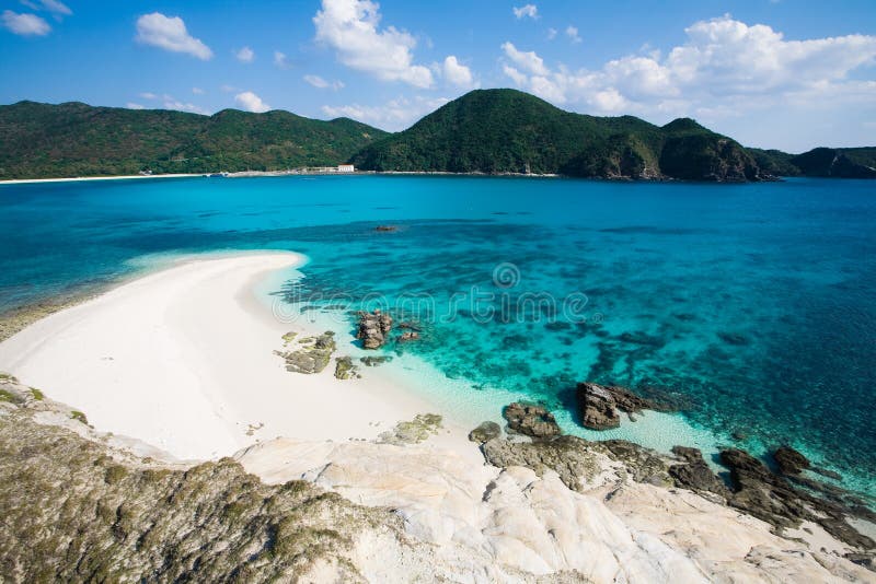 Blue Clear Island Japanese Tropical Waters 库存图片 - 图片 包括有 蓝色, 背包: 7775759