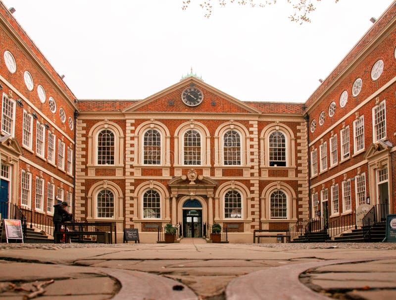 BLUE COAT CHAMBERS, LIVERPOOL, ENGLAND. Editorial Photo - Image of ...