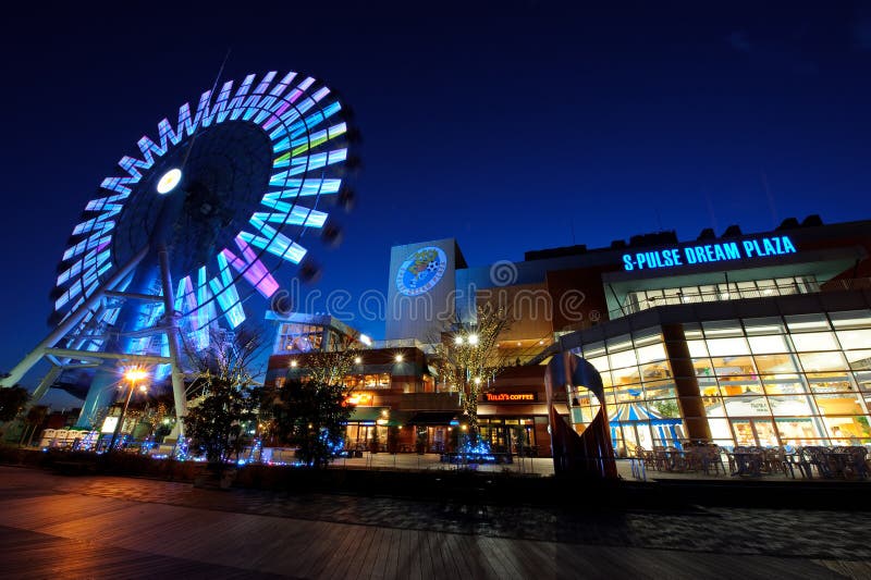 Blue Ferris Wheel editorial photography. Image of plaza - 17962432